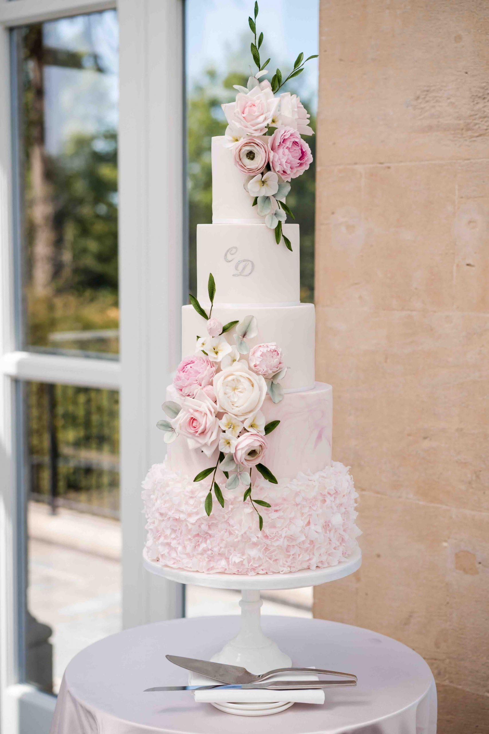 Iced Innovations - Cakes for every Occasion based in Weybridge Surrey